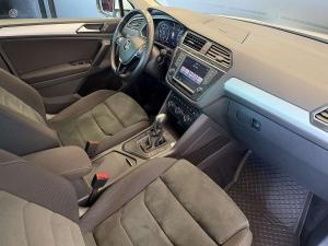 White Volkswagen Tiguan 2016 in Kaunas, with an engine capacity of 1.97 L and mileage of 181 thousand km for 17490 €, photo 18 on AUTOMOTO.COM.LV