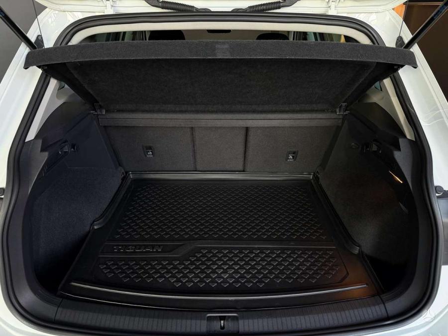 White Volkswagen Tiguan 2016 in Kaunas, with an engine capacity of 1.97 L and mileage of 181 thousand km for 17490 €, photo 26 on AUTOMOTO.COM.LV