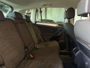 White Volkswagen Tiguan 2016 in Kaunas, with an engine capacity of 1.97 L and mileage of 181 thousand km for 17490 €, photo 27 on AUTOMOTO.COM.LV