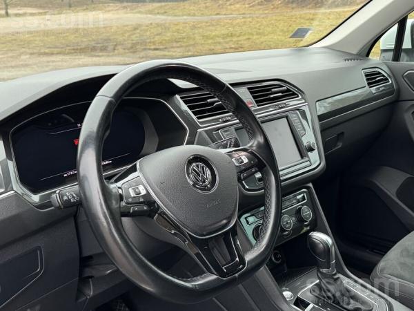 White Volkswagen Tiguan 2016 in Riga, with an engine capacity of 2.00 L and mileage of 294 thousand km for 15200 €, photo 8 on AUTOMOTO.COM.LV