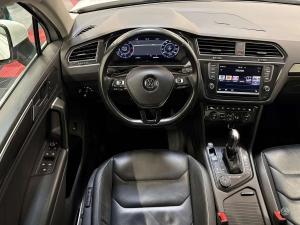 White Volkswagen Tiguan 2016 in Vilnius, with an engine capacity of 1.97 L and mileage of 290 thousand km for 17490 €, photo 20 on AUTOMOTO.COM.LV