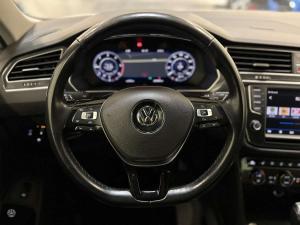 White Volkswagen Tiguan 2016 in Vilnius, with an engine capacity of 1.97 L and mileage of 290 thousand km for 17490 €, photo 21 on AUTOMOTO.COM.LV