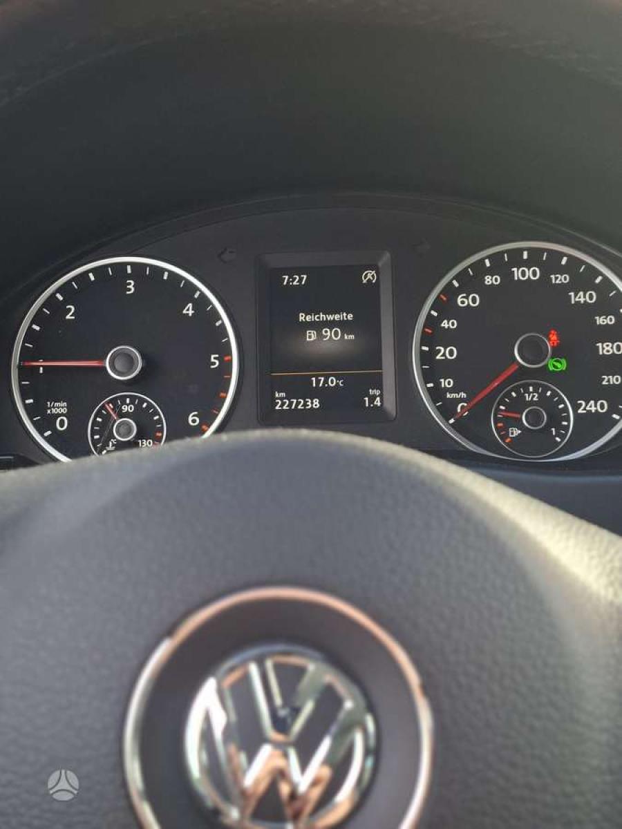 White Volkswagen Tiguan 2016 in Telschi, with an engine capacity of 1.97 L and mileage of 227 thousand km for 12400 €, photo 5 on AUTOMOTO.COM.LV