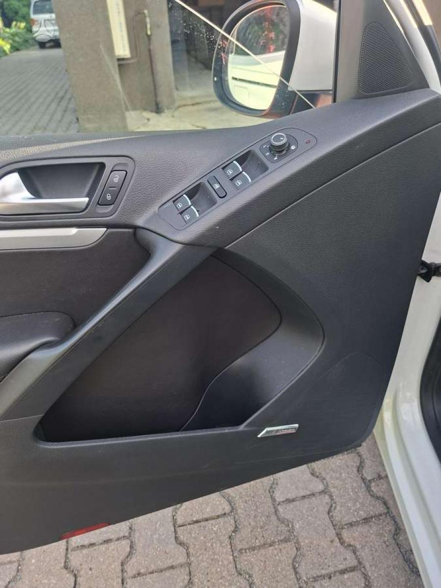 White Volkswagen Tiguan 2016 in Telschi, with an engine capacity of 1.97 L and mileage of 227 thousand km for 12400 €, photo 9 on AUTOMOTO.COM.LV