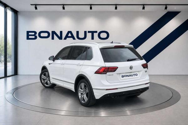 Volkswagen Tiguan 2016 Kauņa vietnē Balts Volkswagen Tiguan 2016 Kauņa, ar dzinēja tilpumu 1.97 L un nobraukumu 288 tūkst. km par 16499 €, foto 4 vietnē AUTOMOTO.COM.LV