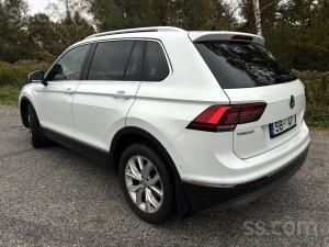 White Volkswagen Tiguan 2016 in Riga, with an engine capacity of 2.00 L and mileage of 190 thousand km for 14500 €, photo 5 on AUTOMOTO.COM.LV