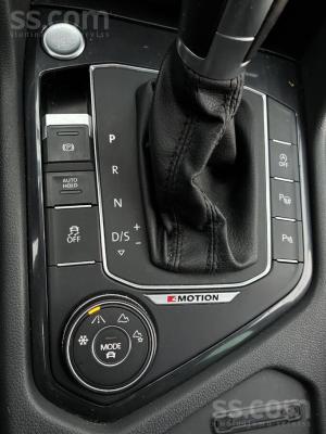 White Volkswagen Tiguan 2016 in Riga, with an engine capacity of 2.00 L and mileage of 190 thousand km for 14500 €, photo 9 on AUTOMOTO.COM.LV