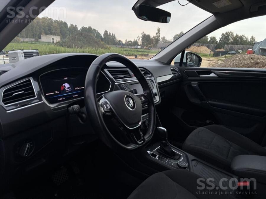 White Volkswagen Tiguan 2016 in Riga, with an engine capacity of 2.00 L and mileage of 190 thousand km for 14500 €, photo 10 on AUTOMOTO.COM.LV