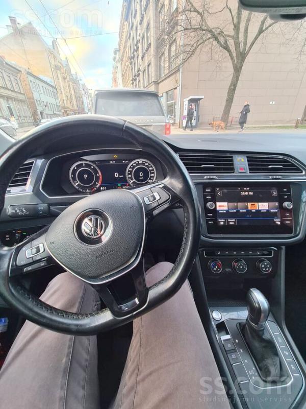 White Volkswagen Tiguan 2017 in Riga, with an engine capacity of 2.00 L and mileage of 263 thousand km for 13000 €, photo 6 on AUTOMOTO.COM.LV
