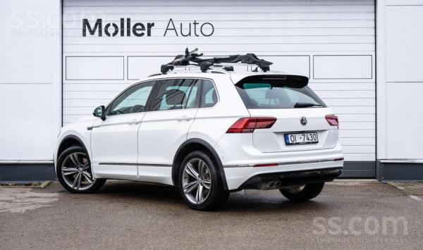 White Volkswagen Tiguan 2017 in Riga, with an engine capacity of 2.00 L and mileage of 150 thousand km for 19300 €, photo 3 on AUTOMOTO.COM.LV