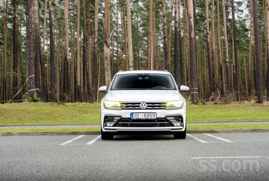 White Volkswagen Tiguan 2017 in Riga, with an engine capacity of 2.00 L and mileage of 282 thousand km for 17490 €, photo 3 on AUTOMOTO.COM.LV
