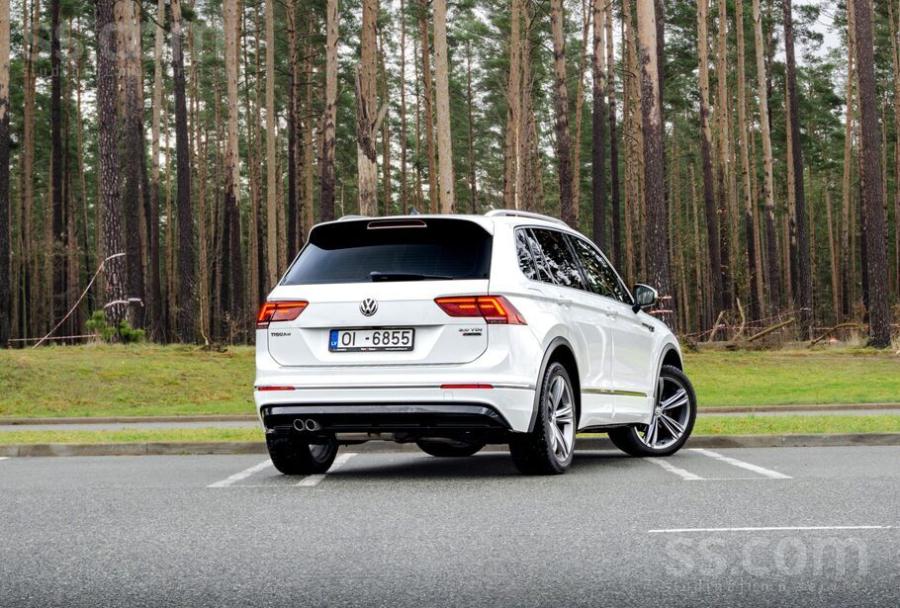 White Volkswagen Tiguan 2017 in Riga, with an engine capacity of 2.00 L and mileage of 282 thousand km for 17490 €, photo 6 on AUTOMOTO.COM.LV