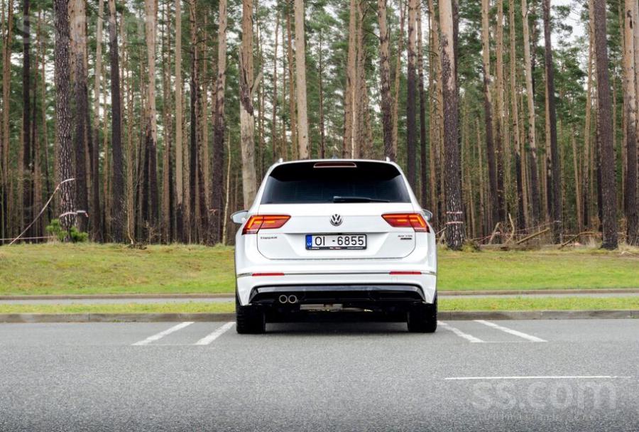 White Volkswagen Tiguan 2017 in Riga, with an engine capacity of 2.00 L and mileage of 282 thousand km for 17490 €, photo 7 on AUTOMOTO.COM.LV