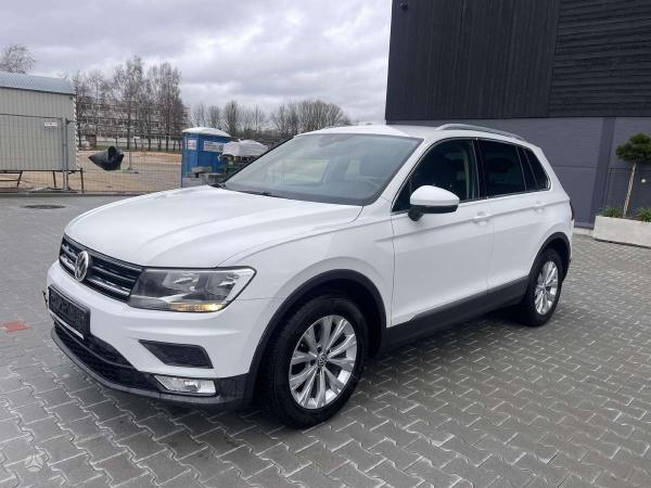 White Volkswagen Tiguan 2017 in Siauliai, with an engine capacity of 1.60 L and mileage of 240 thousand km for 11900 €, photo 1 on AUTOMOTO.COM.LV