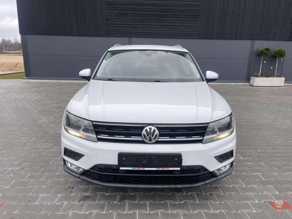 White Volkswagen Tiguan 2017 in Siauliai, with an engine capacity of 1.60 L and mileage of 240 thousand km for 11900 €, photo 2 on AUTOMOTO.COM.LV
