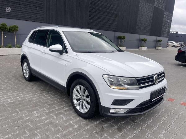 White Volkswagen Tiguan 2017 in Siauliai, with an engine capacity of 1.60 L and mileage of 240 thousand km for 11900 €, photo 3 on AUTOMOTO.COM.LV