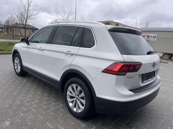 White Volkswagen Tiguan 2017 in Siauliai, with an engine capacity of 1.60 L and mileage of 240 thousand km for 11900 €, photo 7 on AUTOMOTO.COM.LV