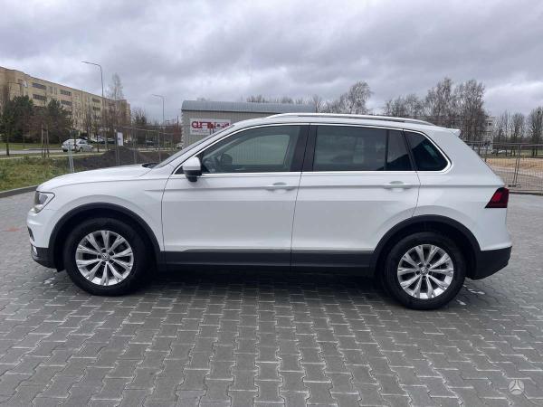 White Volkswagen Tiguan 2017 in Siauliai, with an engine capacity of 1.60 L and mileage of 240 thousand km for 11900 €, photo 8 on AUTOMOTO.COM.LV