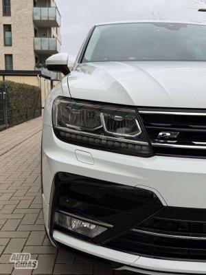 White Volkswagen Tiguan 2017 in Kaunas, with an engine capacity of 2.00 L and mileage of 95 thousand km for 24459 €, photo 4 on AUTOMOTO.COM.LV