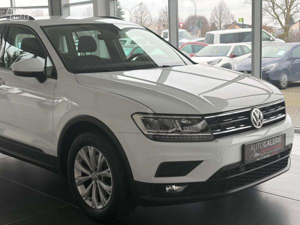 White Volkswagen Tiguan 2017 in Kaunas, with an engine capacity of 1.40 L and mileage of 51 thousand km for 22297 €, photo 4 on AUTOMOTO.COM.LV