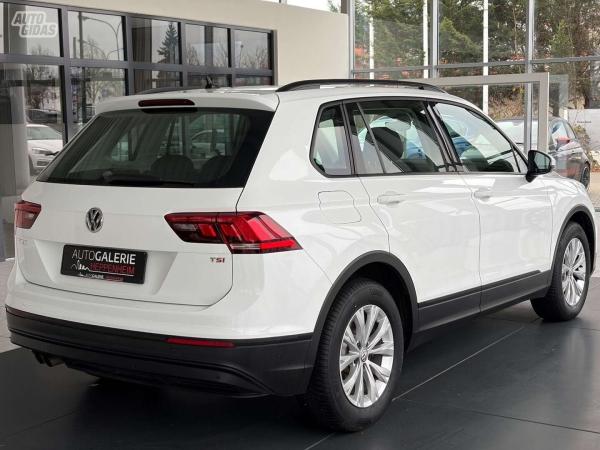 White Volkswagen Tiguan 2017 in Kaunas, with an engine capacity of 1.40 L and mileage of 51 thousand km for 22297 €, photo 9 on AUTOMOTO.COM.LV