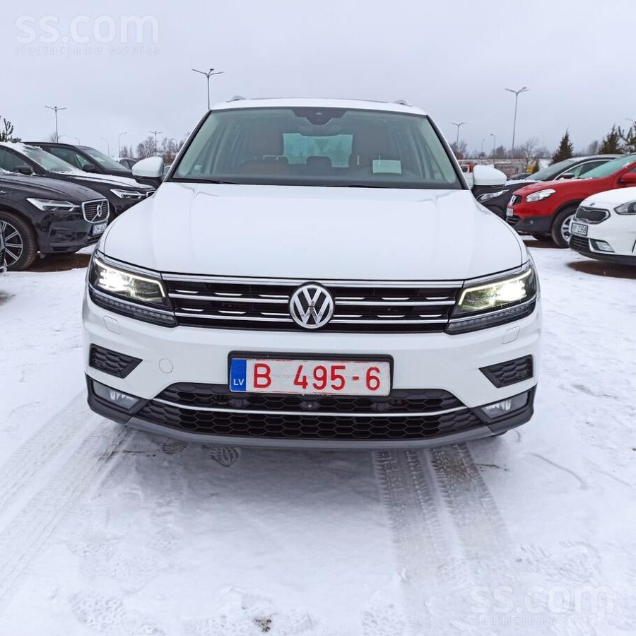 White Volkswagen Tiguan 2017 in Daugavpils, with an engine capacity of 2.00 L and mileage of 0 thousand km for 18600 €, photo 3 on AUTOMOTO.COM.LV