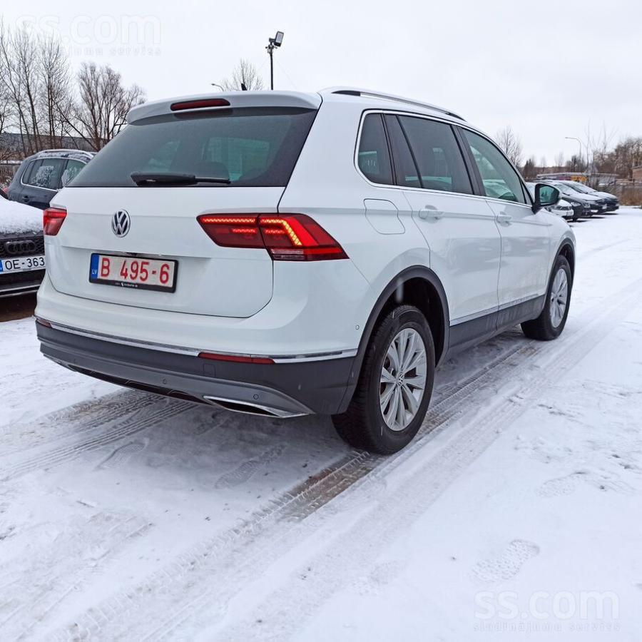White Volkswagen Tiguan 2017 in Daugavpils, with an engine capacity of 2.00 L and mileage of 0 thousand km for 18600 €, photo 7 on AUTOMOTO.COM.LV