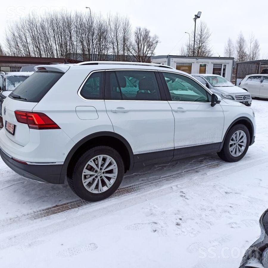 White Volkswagen Tiguan 2017 in Daugavpils, with an engine capacity of 2.00 L and mileage of 0 thousand km for 18600 €, photo 8 on AUTOMOTO.COM.LV