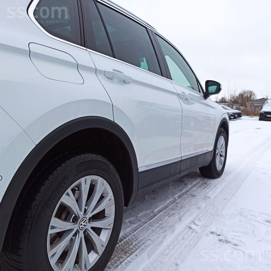White Volkswagen Tiguan 2017 in Daugavpils, with an engine capacity of 2.00 L and mileage of 0 thousand km for 18600 €, photo 9 on AUTOMOTO.COM.LV