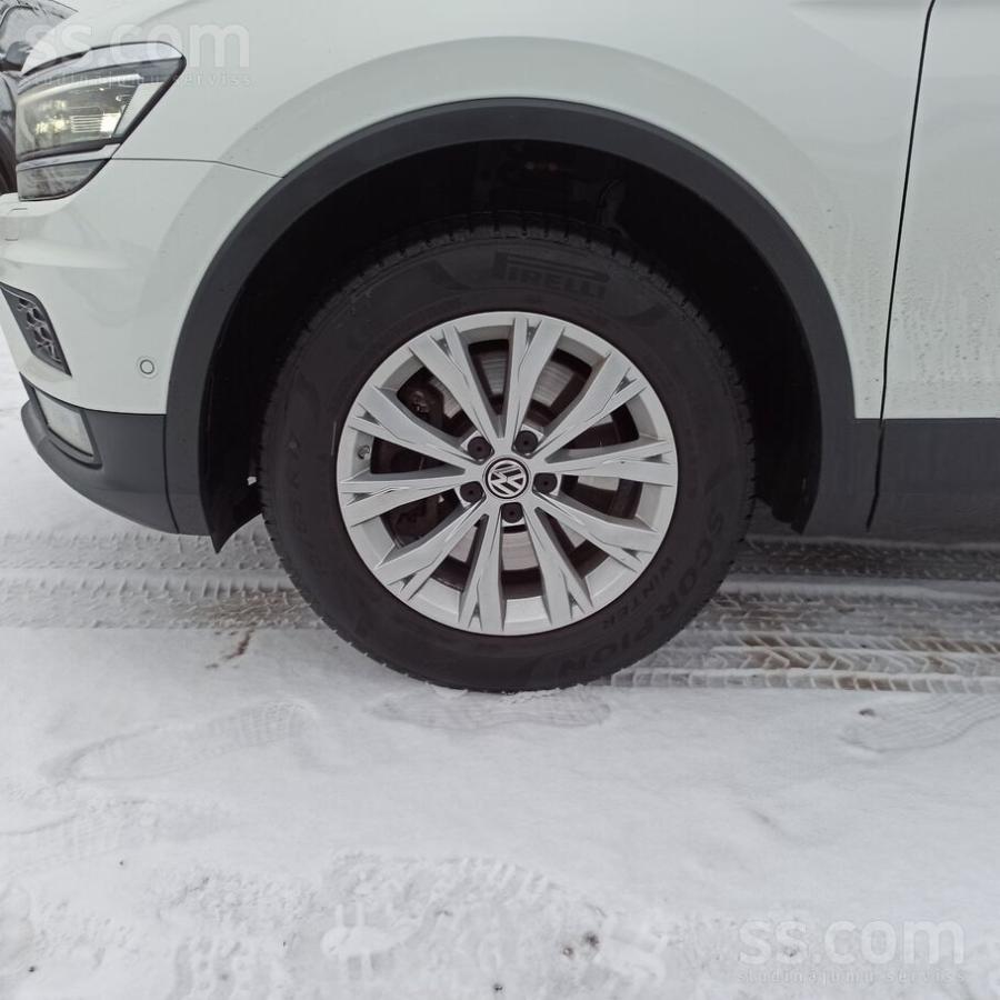 White Volkswagen Tiguan 2017 in Daugavpils, with an engine capacity of 2.00 L and mileage of 0 thousand km for 18600 €, photo 13 on AUTOMOTO.COM.LV