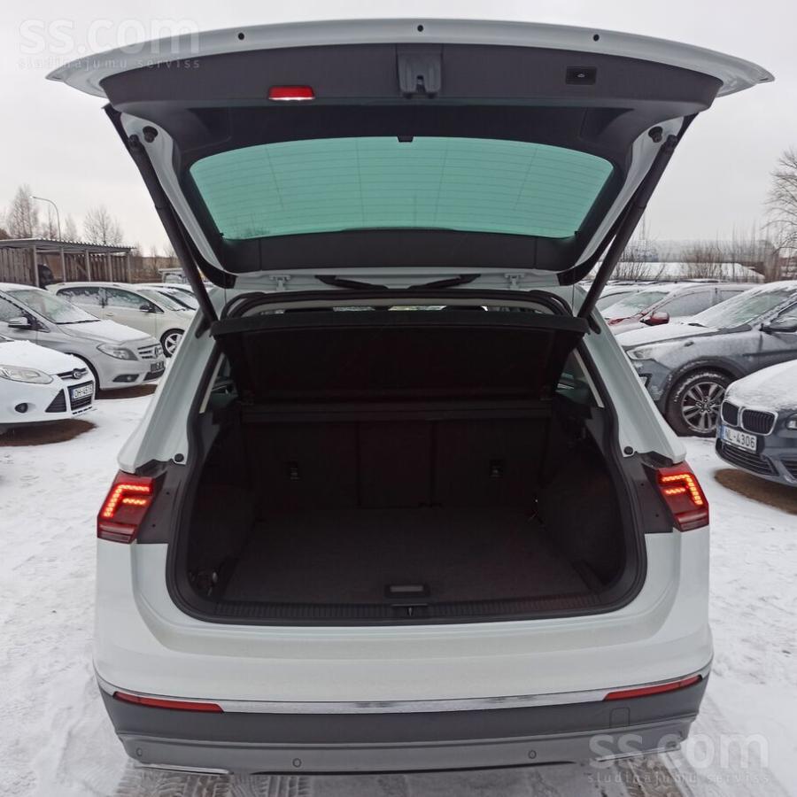 White Volkswagen Tiguan 2017 in Daugavpils, with an engine capacity of 2.00 L and mileage of 0 thousand km for 18600 €, photo 16 on AUTOMOTO.COM.LV