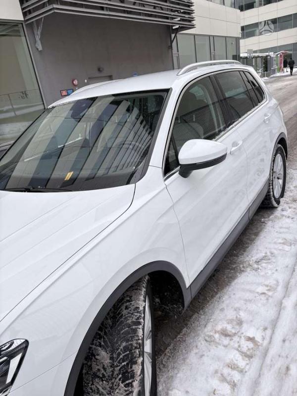 White Volkswagen Tiguan 2017 in Vilnius, with an engine capacity of 1.40 L and mileage of 147 thousand km for 18300 €, photo 5 on AUTOMOTO.COM.LV