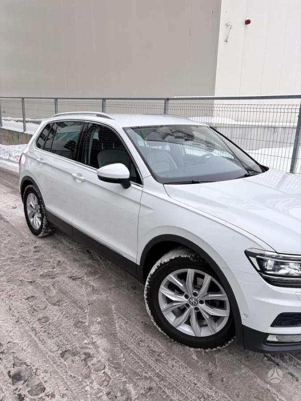 White Volkswagen Tiguan 2017 in Vilnius, with an engine capacity of 1.40 L and mileage of 147 thousand km for 18300 €, photo 7 on AUTOMOTO.COM.LV