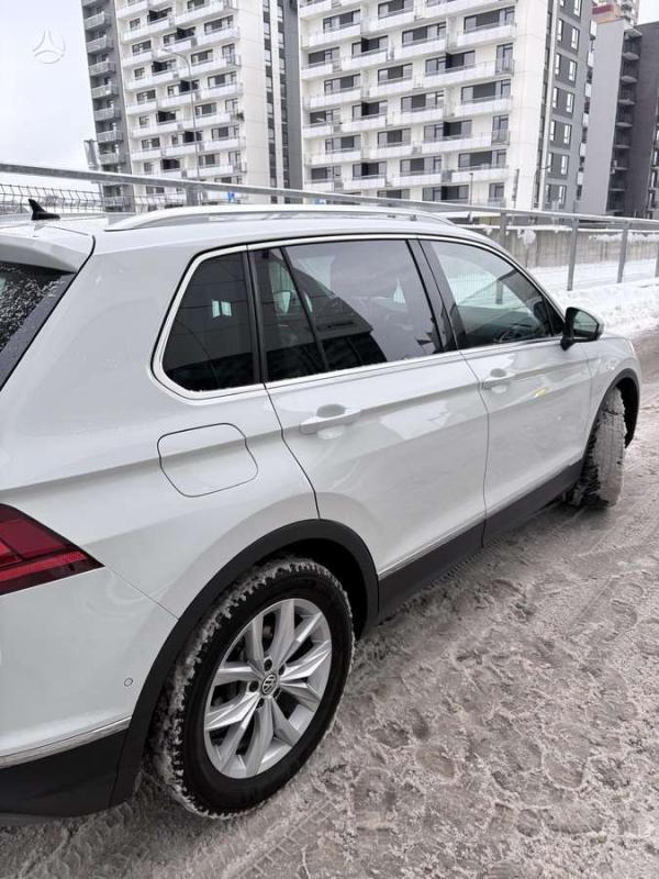White Volkswagen Tiguan 2017 in Vilnius, with an engine capacity of 1.40 L and mileage of 147 thousand km for 18300 €, photo 8 on AUTOMOTO.COM.LV