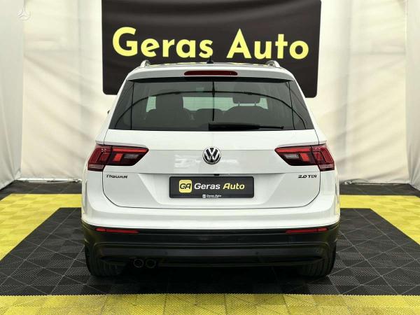 White Volkswagen Tiguan 2017 in Vilnius, with an engine capacity of 1.97 L and mileage of 252 thousand km for 12550 €, photo 5 on AUTOMOTO.COM.LV