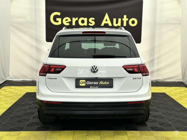 White Volkswagen Tiguan 2017 in Vilnius, with an engine capacity of 1.97 L and mileage of 252 thousand km for 11990 €, photo 5 on AUTOMOTO.COM.LV