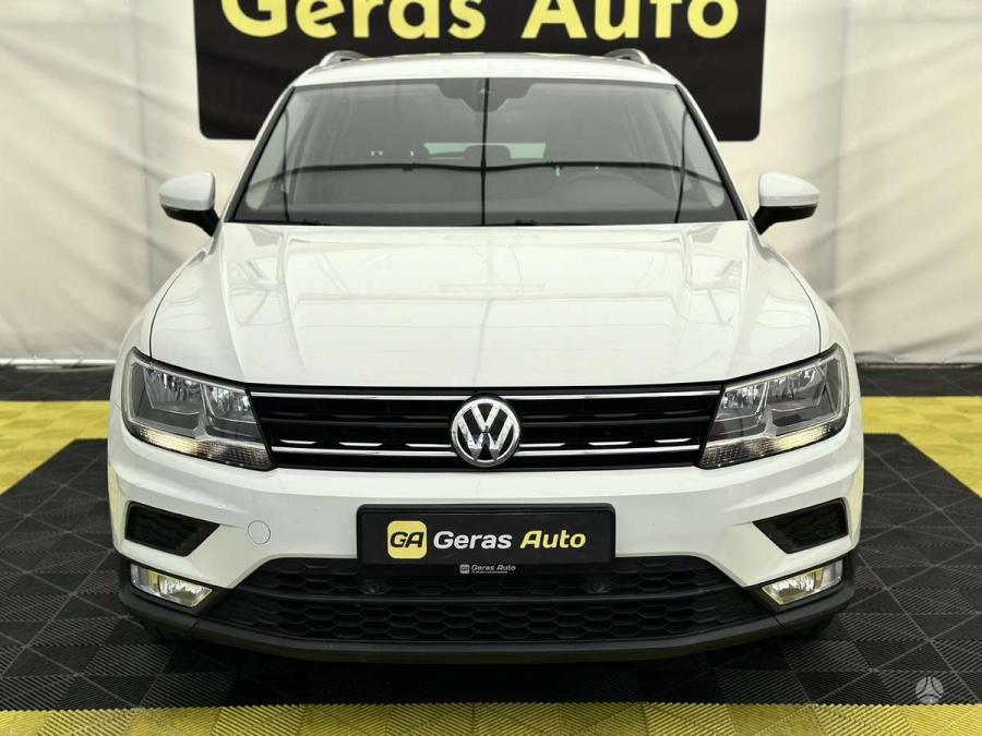 White Volkswagen Tiguan 2017 in Vilnius, with an engine capacity of 1.97 L and mileage of 252 thousand km for 11990 €, photo 2 on AUTOMOTO.COM.LV