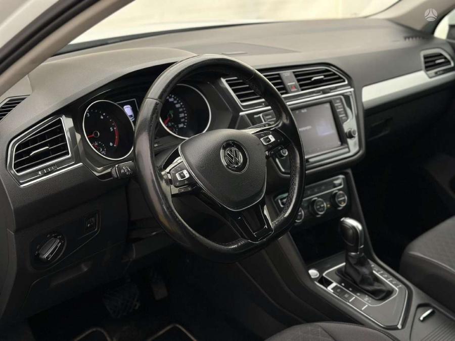 White Volkswagen Tiguan 2017 in Vilnius, with an engine capacity of 1.97 L and mileage of 252 thousand km for 11990 €, photo 8 on AUTOMOTO.COM.LV