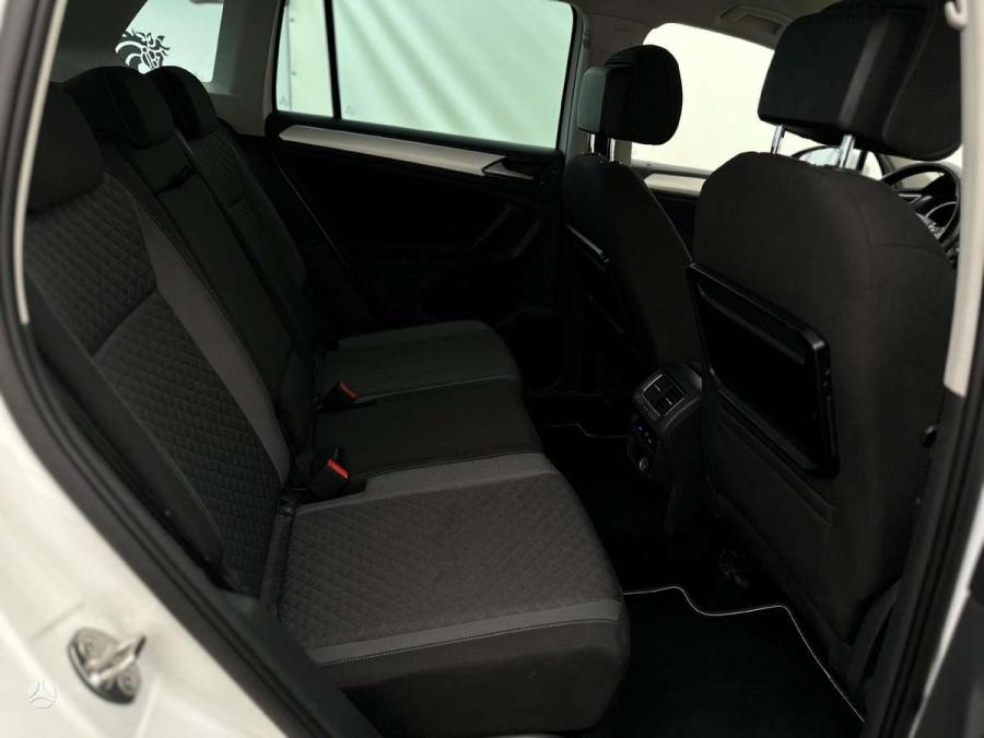 White Volkswagen Tiguan 2017 in Vilnius, with an engine capacity of 1.97 L and mileage of 252 thousand km for 11990 €, photo 12 on AUTOMOTO.COM.LV