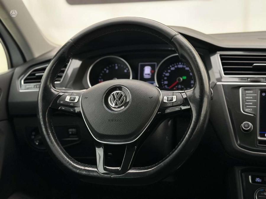 White Volkswagen Tiguan 2017 in Vilnius, with an engine capacity of 1.97 L and mileage of 252 thousand km for 11990 €, photo 16 on AUTOMOTO.COM.LV