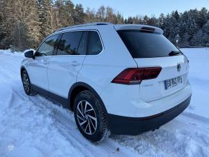 White Volkswagen Tiguan 2017 in Taurage, with an engine capacity of 1.97 L and mileage of 190 thousand km for 13500 €, photo 5 on AUTOMOTO.COM.LV