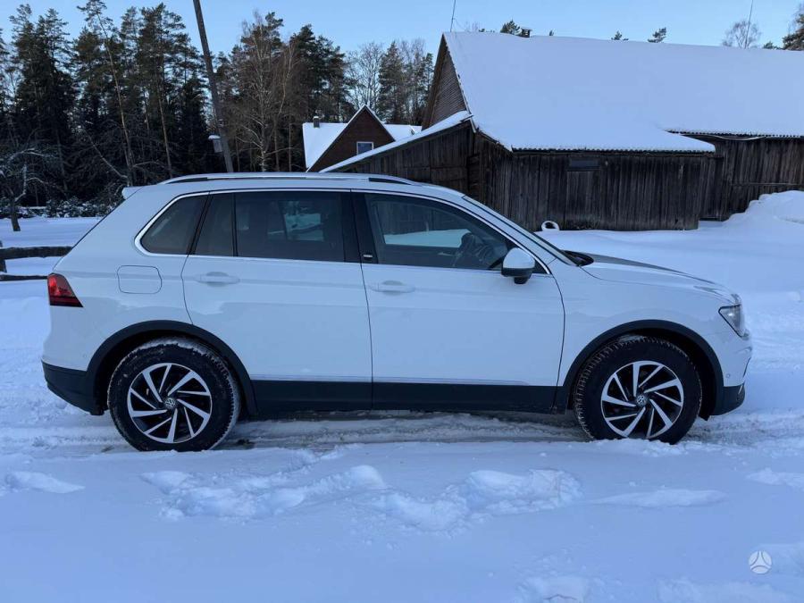 White Volkswagen Tiguan 2017 in Taurage, with an engine capacity of 1.97 L and mileage of 190 thousand km for 13500 €, photo 10 on AUTOMOTO.COM.LV