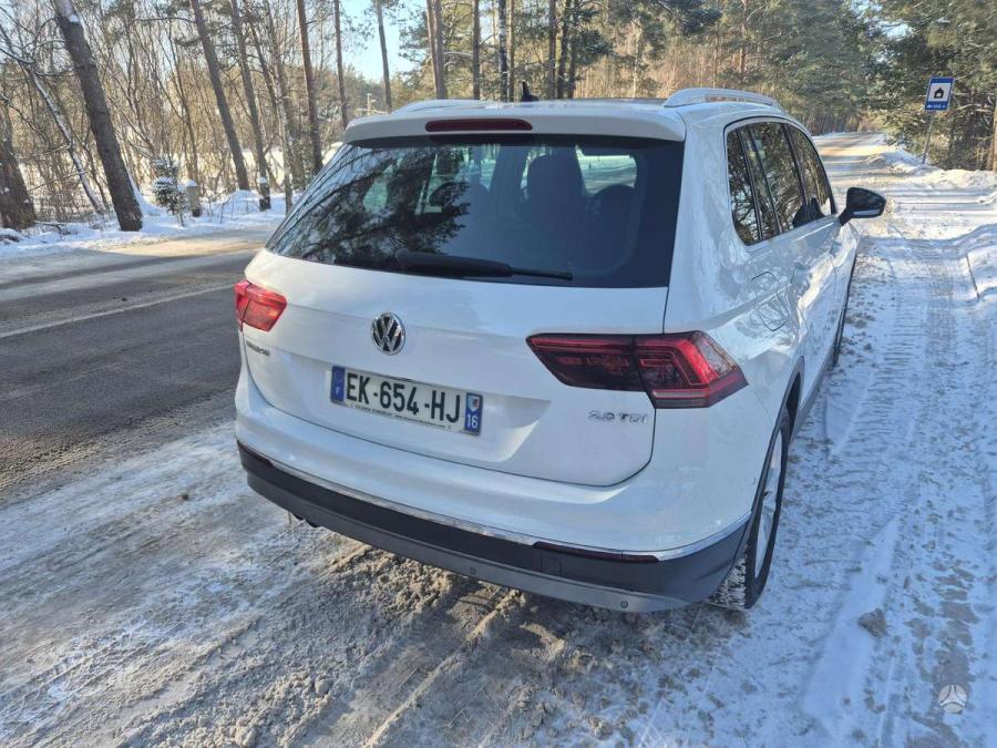White Volkswagen Tiguan 2017 in Taurage, with an engine capacity of 1.97 L and mileage of 185 thousand km for 14700 €, photo 4 on AUTOMOTO.COM.LV