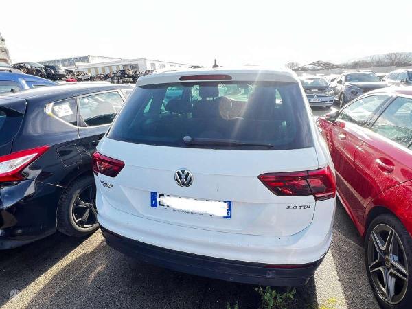 White Volkswagen Tiguan 2017 in Vilnius, with an engine capacity of 2.00 L and mileage of 131 thousand km for 8700 €, photo 1 on AUTOMOTO.COM.LV