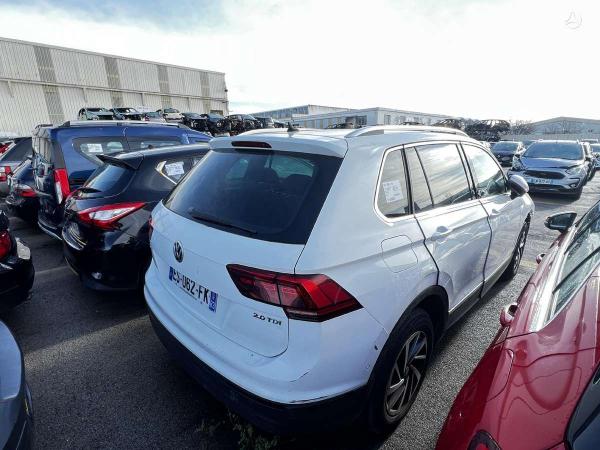 White Volkswagen Tiguan 2017 in Vilnius, with an engine capacity of 2.00 L and mileage of 131 thousand km for 8700 €, photo 2 on AUTOMOTO.COM.LV