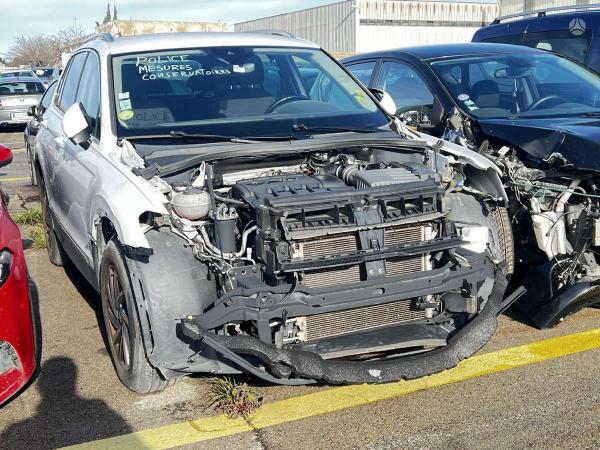 White Volkswagen Tiguan 2017 in Vilnius, with an engine capacity of 2.00 L and mileage of 131 thousand km for 8700 €, photo 4 on AUTOMOTO.COM.LV