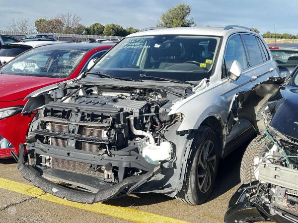 White Volkswagen Tiguan 2017 in Vilnius, with an engine capacity of 2.00 L and mileage of 131 thousand km for 8700 €, photo 5 on AUTOMOTO.COM.LV