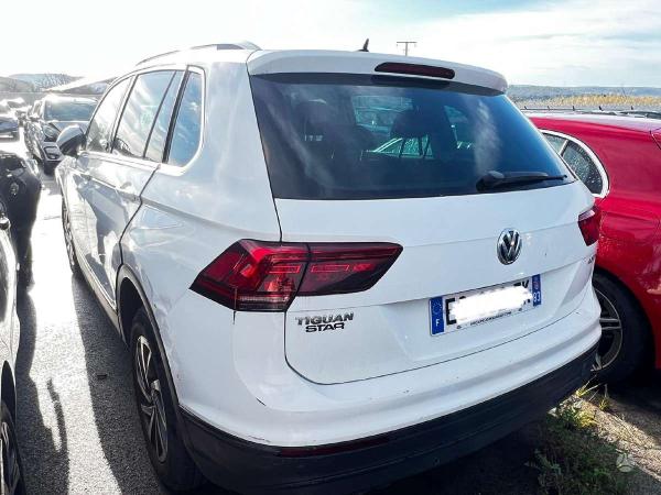 White Volkswagen Tiguan 2017 in Vilnius, with an engine capacity of 2.00 L and mileage of 131 thousand km for 8700 €, photo 9 on AUTOMOTO.COM.LV