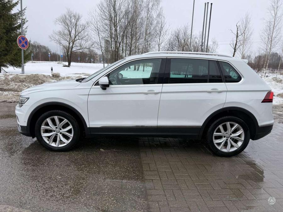 White Volkswagen Tiguan 2017 in Taurage, with an engine capacity of 1.97 L and mileage of 204 thousand km for 14900 €, photo 4 on AUTOMOTO.COM.LV