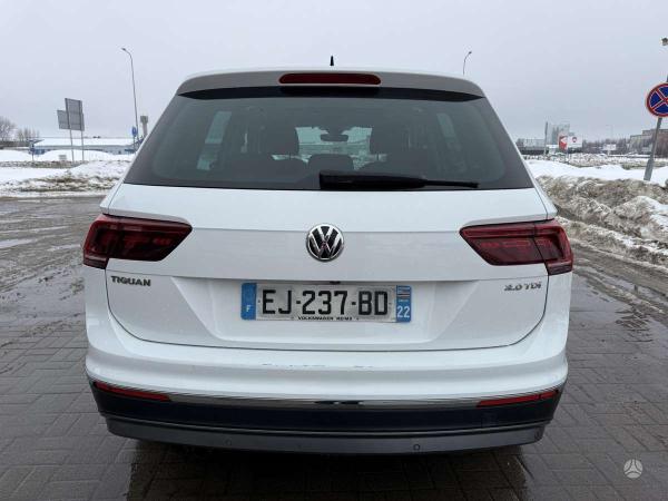White Volkswagen Tiguan 2017 in Taurage, with an engine capacity of 1.97 L and mileage of 204 thousand km for 14900 €, photo 6 on AUTOMOTO.COM.LV